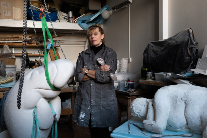 Hun skal lage skulpturen utenfor Stortinget - KORO